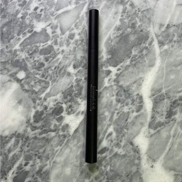 Doucce | Makeup | New Doucce Fierce And Fine Graphic Pen Eyeliner Black ...